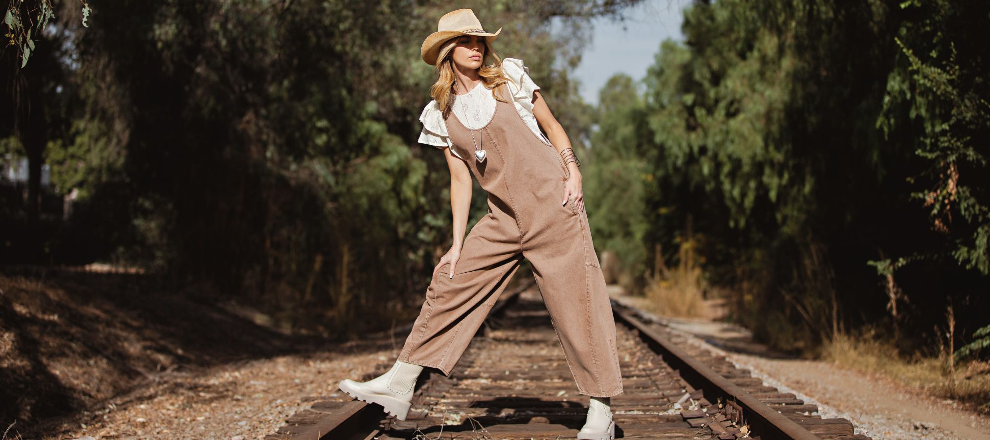 Easel Online - Women's Wholesale Clothing